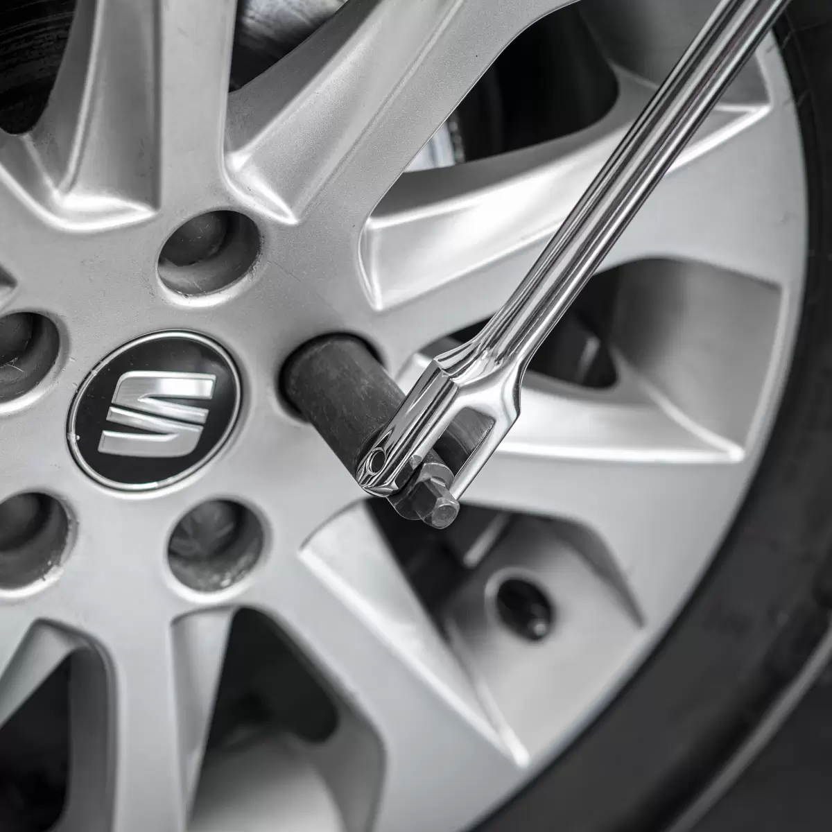 Sealey AK7309 Premier Dual Drive Breaker Bar 3/8"Sq & 1/2...